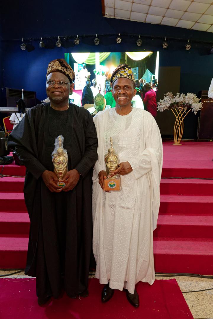 Segun Osoba, Akande, Talabi, Ashiru, Tegbe, others pour encomium On Dr Segun Aina, OFR, Adewale ...